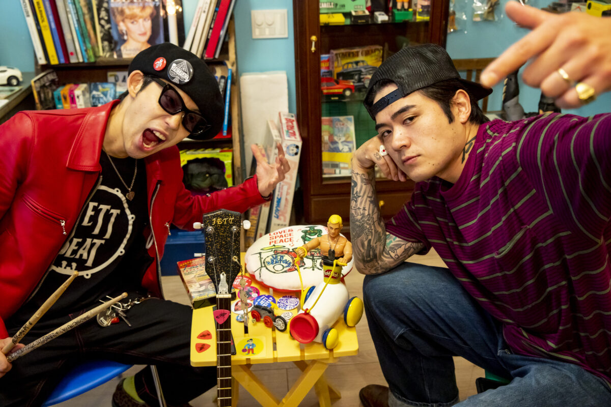 ジェットセイヤ×高岩遼、現代のDIYロックンローラー対談｜Bezzy[ベジー]｜アーティストをもっと好きになるエンタメメディア