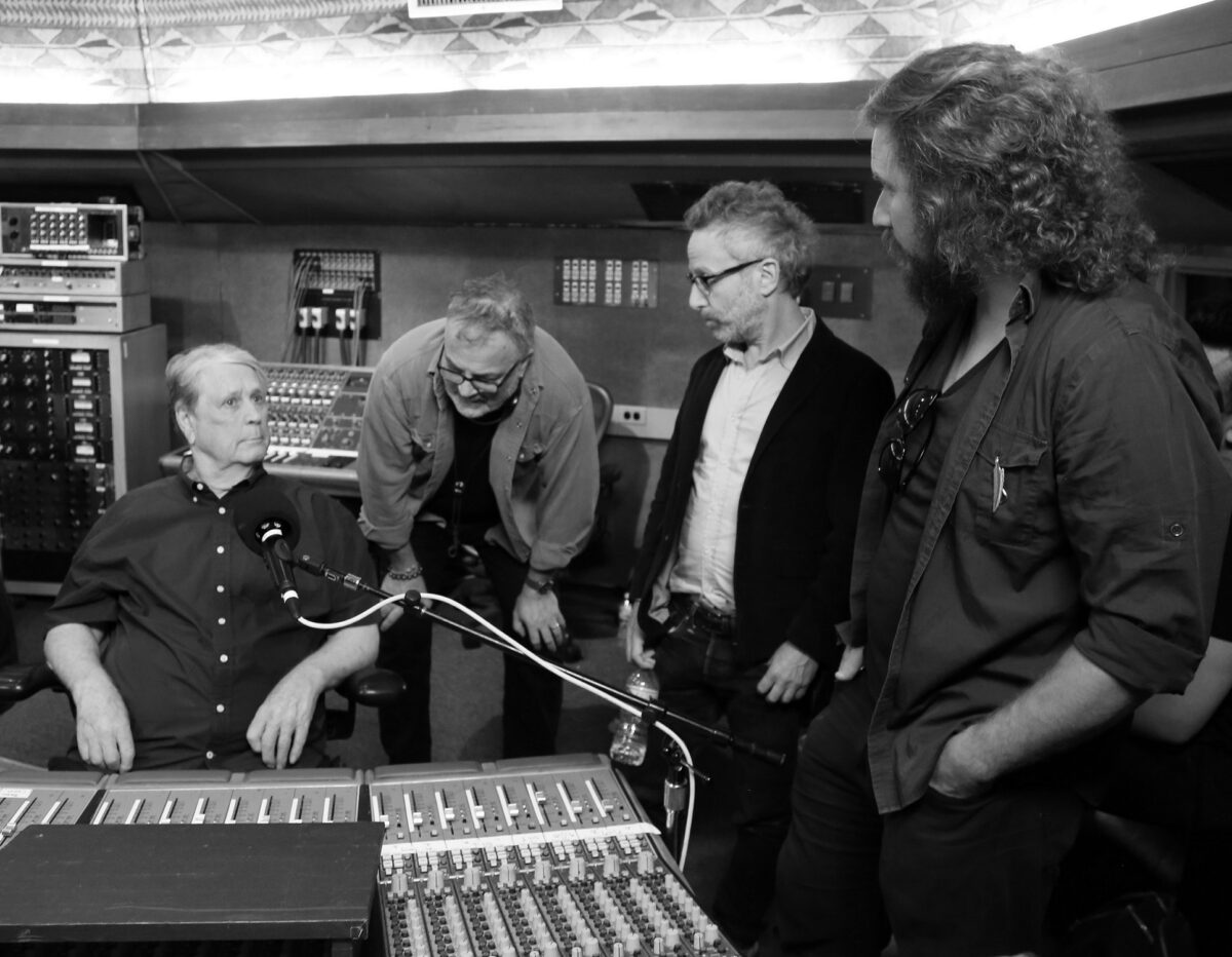 『ブライアン・ウィルソン／約束の旅路』本編映像公開 「Honeycomb」をレコーディングする姿を捉える｜Bezzy[ベジー]｜「人の魅力」に ...