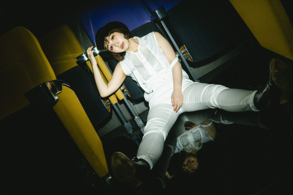 見ることで“それ”を超えてゆけ｜Bezzy[ベジー]｜アーティストをもっと好きになるエンタメメディア