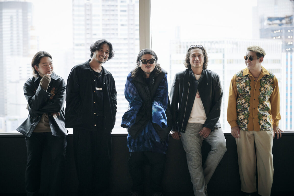 SPiCYSOLに逆OB訪問、『SEASONS』をめぐるワンダーな歓談｜Bezzy[ベジー]｜アーティストをもっと好きになるエンタメメディア