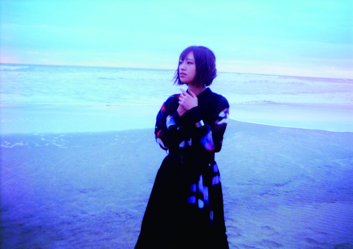 高橋李依が歌に込める自分自身、歌手活動で覚えた“相乗効果”のためのバランス感覚｜Bezzy[ベジー]｜「人の魅力」にフォーカスしたエンタメメディア