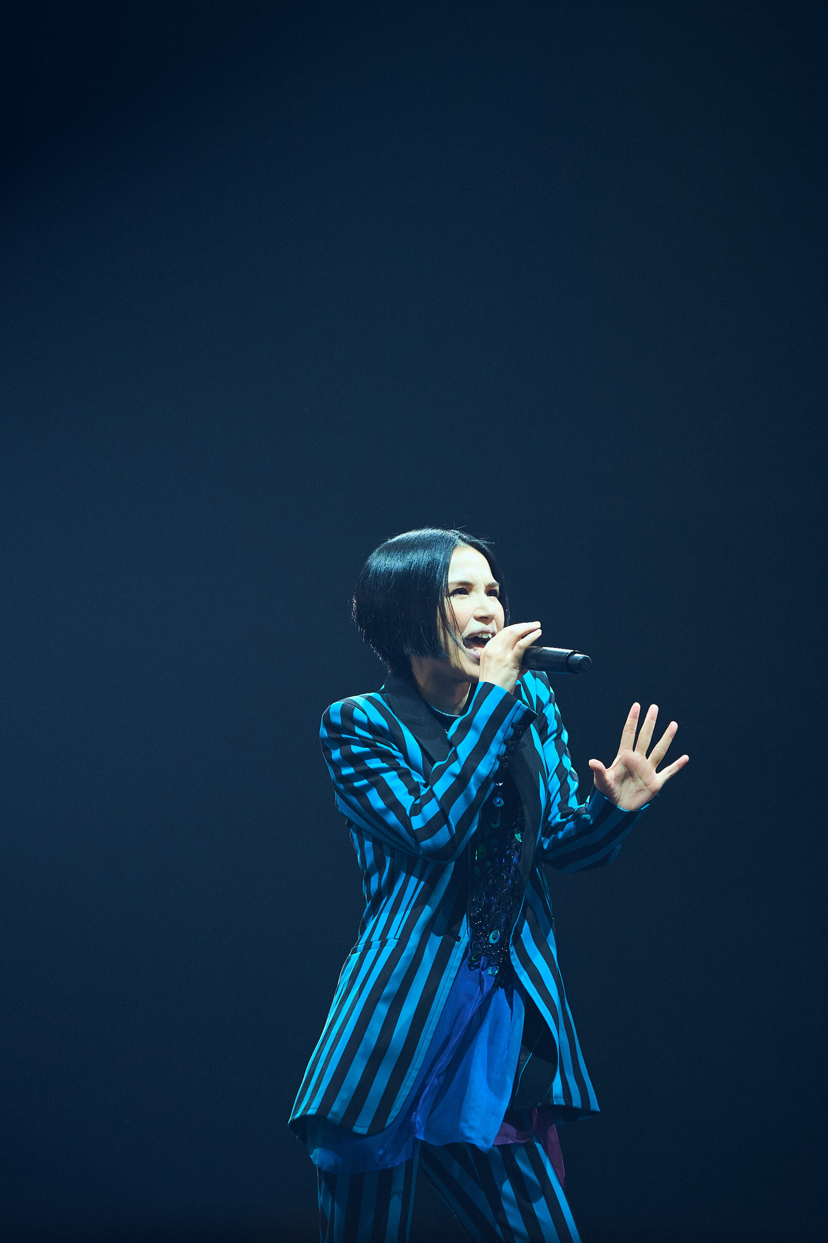 Superflyが3年ぶりの有観客ライブでみせた新境地、過去と未来を同時に照らした15周年記念公演｜Bezzy[ベジー]｜「人の魅力」にフォーカスしたエンタメメディア