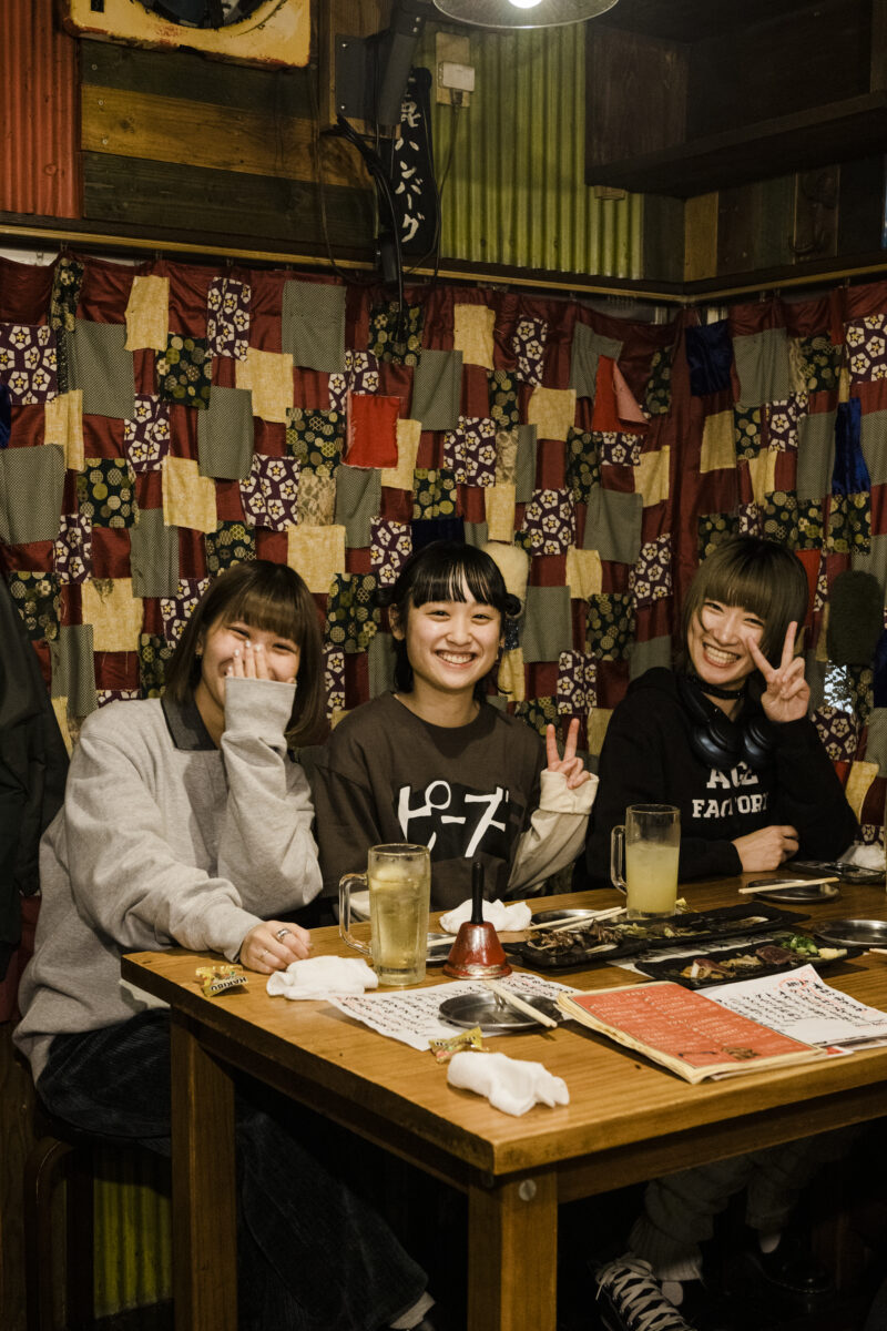 あなたはサバシスターを知ってるか？──躍進止まらぬ3人組のガチトーク｜Bezzy[ベジー]｜「人の魅力」にフォーカスしたエンタメメディア