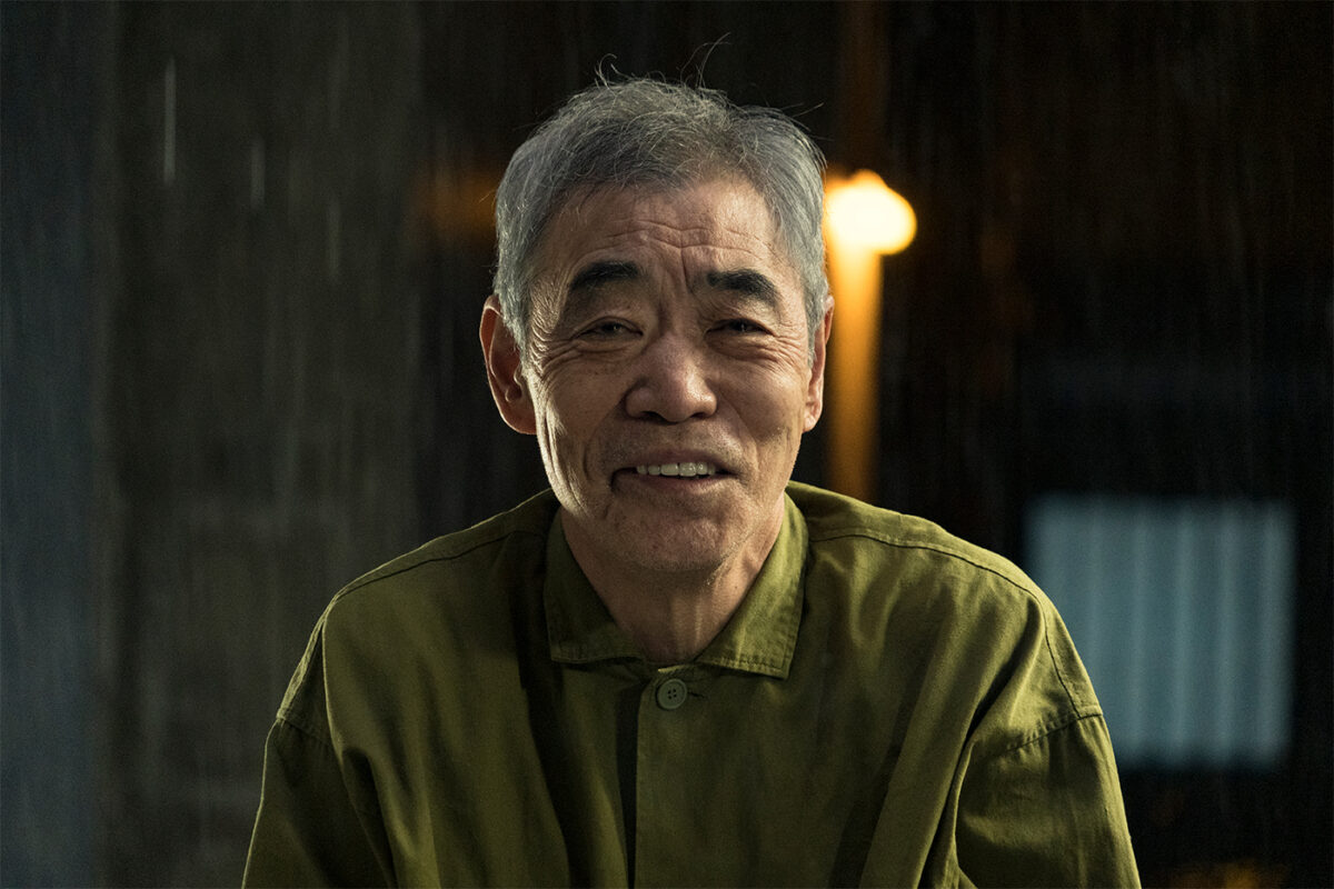 『ある男』緊迫感漂う瞬間を収めた現場レポートと場面写真が公開｜Bezzy[ベジー]｜アーティストをもっと好きになるエンタメメディア