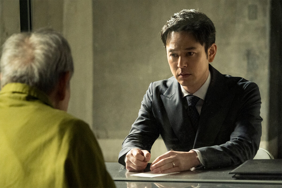 『ある男』緊迫感漂う瞬間を収めた現場レポートと場面写真が公開｜Bezzy[ベジー]｜アーティストをもっと好きになるエンタメメディア