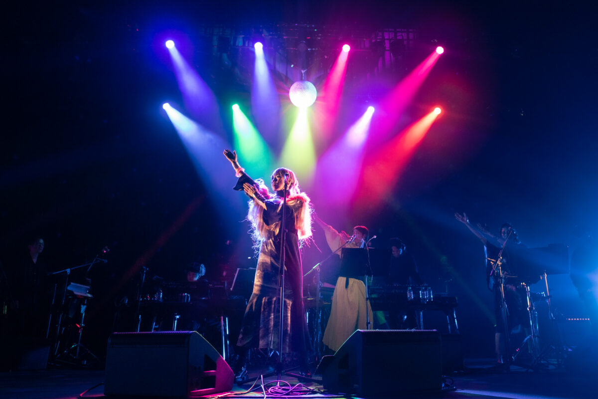 UAが更新する自らのポップネス、過去と現在を総括した東名阪ワンマンライブ最終公演｜Bezzy[ベジー]｜アーティストをもっと好きになるエンタメメディア