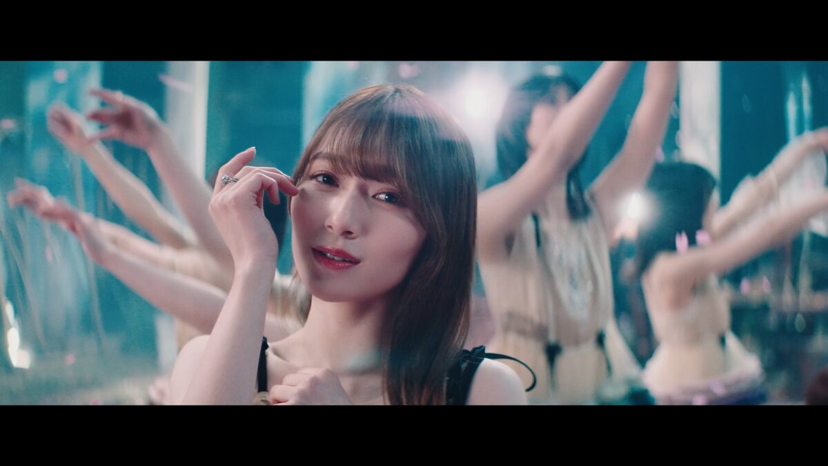 櫻坂46「桜月」MV公開、守屋麗奈をセンターに舞う桜とパフォーマンス｜Bezzy[ベジー]｜アーティストをもっと好きになるエンタメメディア