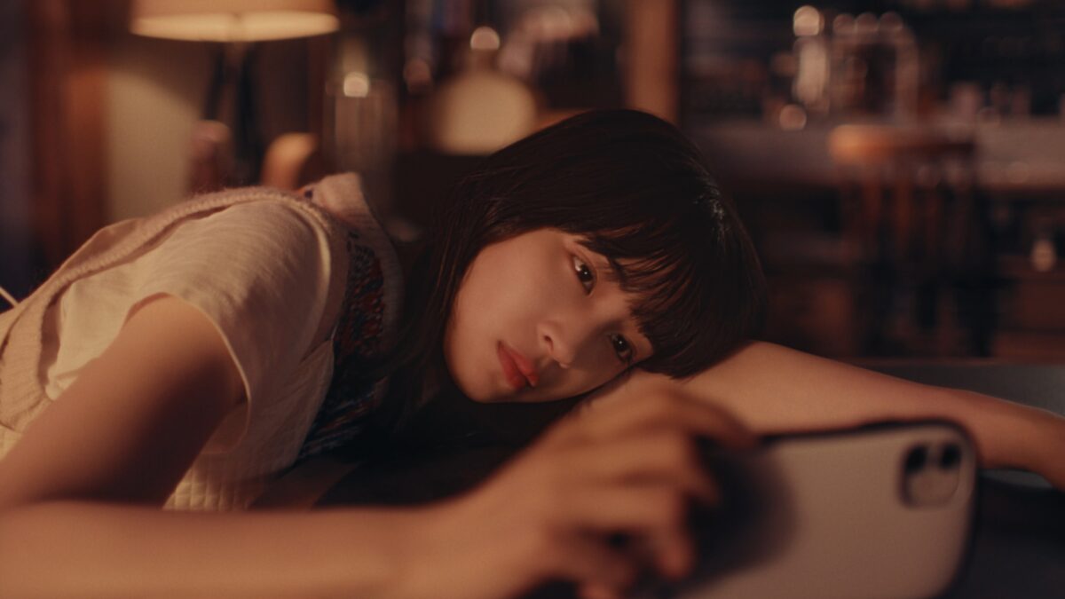 広瀬すず演じる空豆が主題歌を口ずさむ、ヨルシカ「アルジャーノン」スペシャルPV公開｜Bezzy[ベジー]｜アーティストをもっと好きになるエンタメメディア