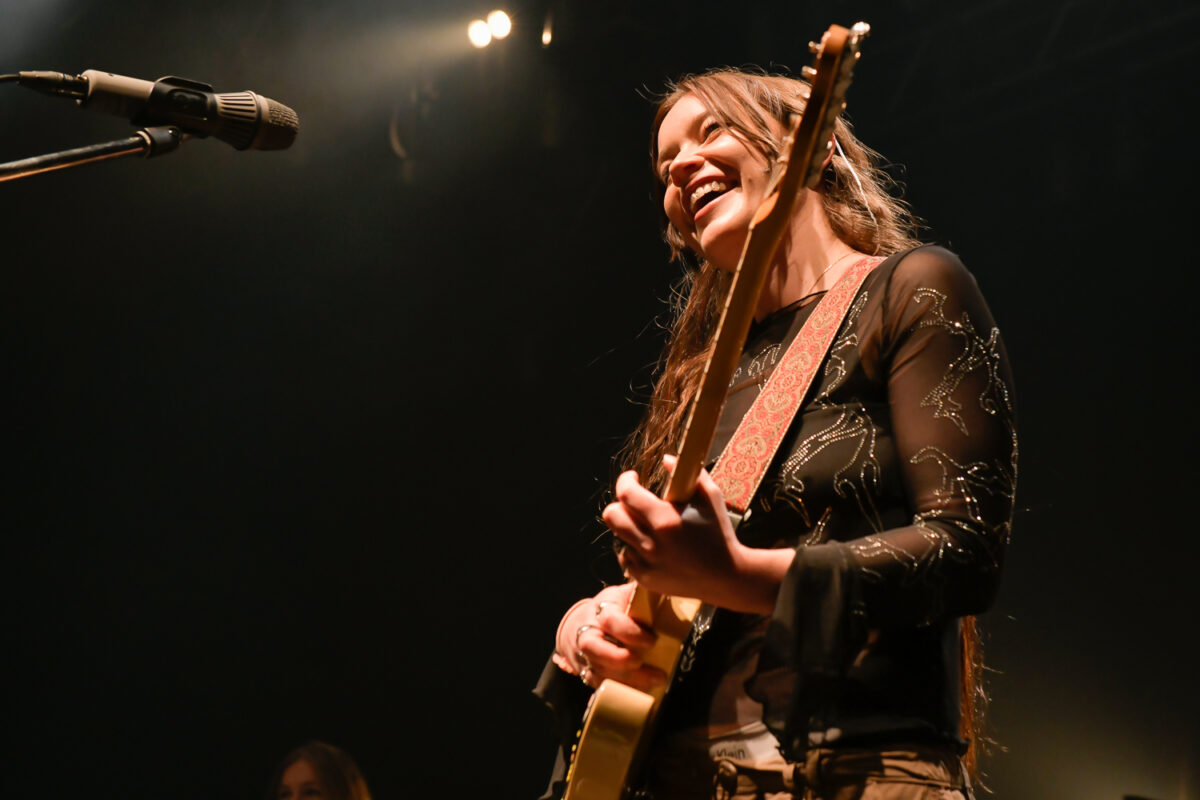 Wet Legがもたらした熱狂空間、圧倒的多幸感とバンドの真価を見せたO-EAST公演｜Bezzy[ベジー]｜アーティストをもっと好きになるエンタメメディア