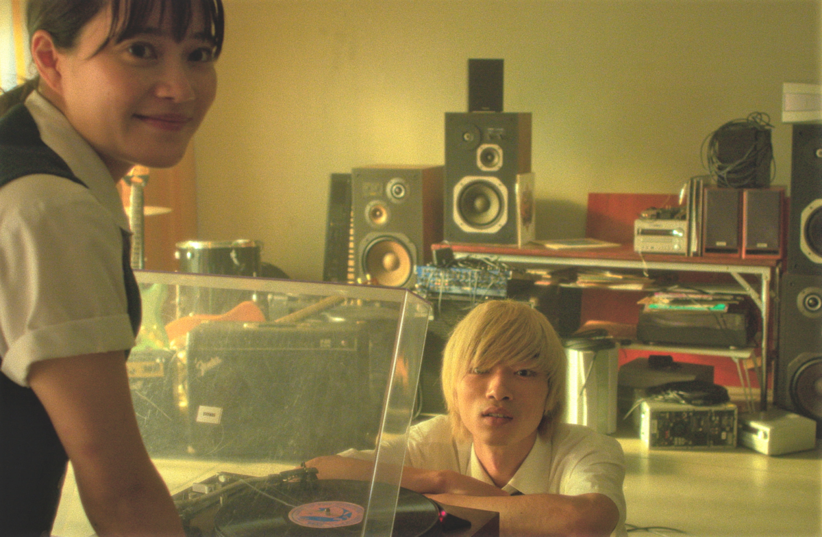 宮崎大祐監督最新作『PLASTIC』甘酸っぱい恋模様が詰まったビジュアル＆場面写真公開｜Bezzy[ベジー]｜アーティストをもっと好きになるエンタメメディア