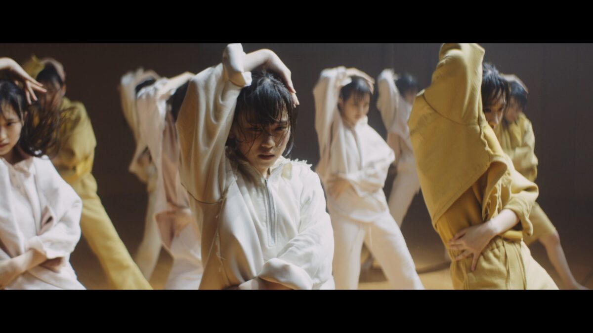櫻坂46、6thシングルより山下瞳月センターの三期生曲「静寂の暴力」MV公開｜Bezzy[ベジー]｜アーティストをもっと好きになるエンタメメディア