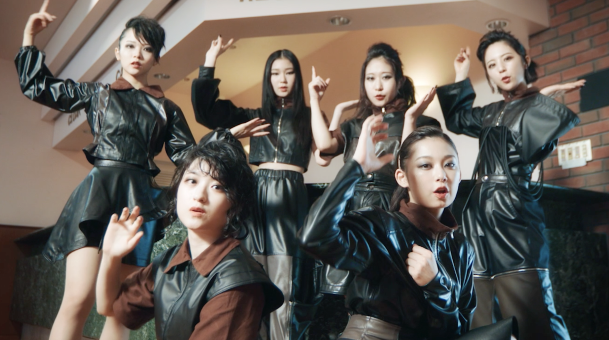 BiS、新シングルより「全員で立ち向かう」メッセージを込めたタイトル曲MV公開｜Bezzy[ベジー]｜アーティストをもっと好きになるエンタメメディア