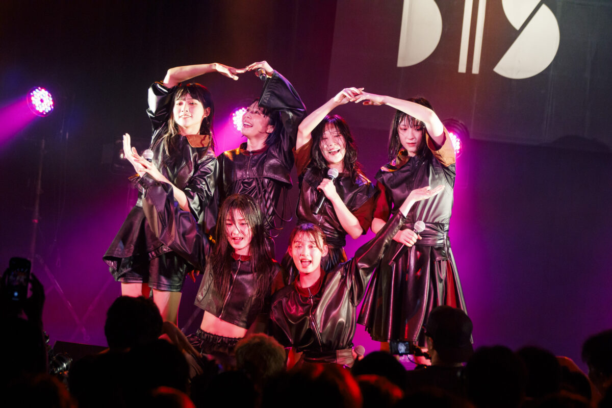 BiSが6人で揃い踏んだ区切りの一歩、さらなる飛躍を予感させたLIQUIDROOM公演｜Bezzy[ベジー]｜アーティストをもっと好きになるエンタメメディア