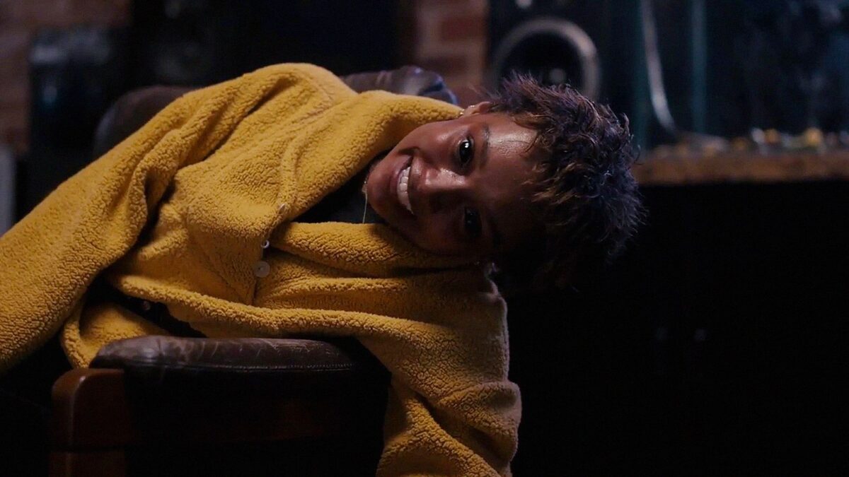 A24配給、双子の大人気YouTuberが監督した全米大ヒットホラー『Talk to Me』12月22日公開決定｜Bezzy[ベジー]｜アーティストをもっと好きになるエンタメメディア