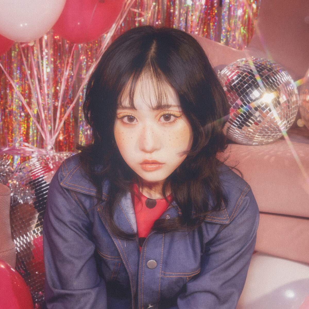 BiS史上最もキラキラ輝いた新アーティスト写真公開、ソロアー写＆ツアービジュアルも｜Bezzy[ベジー]｜「人の魅力」にフォーカスしたエンタメメディア