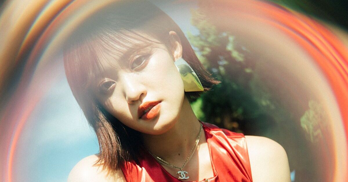 Ourin-王林-が真っ赤な衣装で青森を闊歩、本日配信「ハイテンション」MV公開｜Bezzy[ベジー]｜「人の魅力」にフォーカスしたエンタメメディア