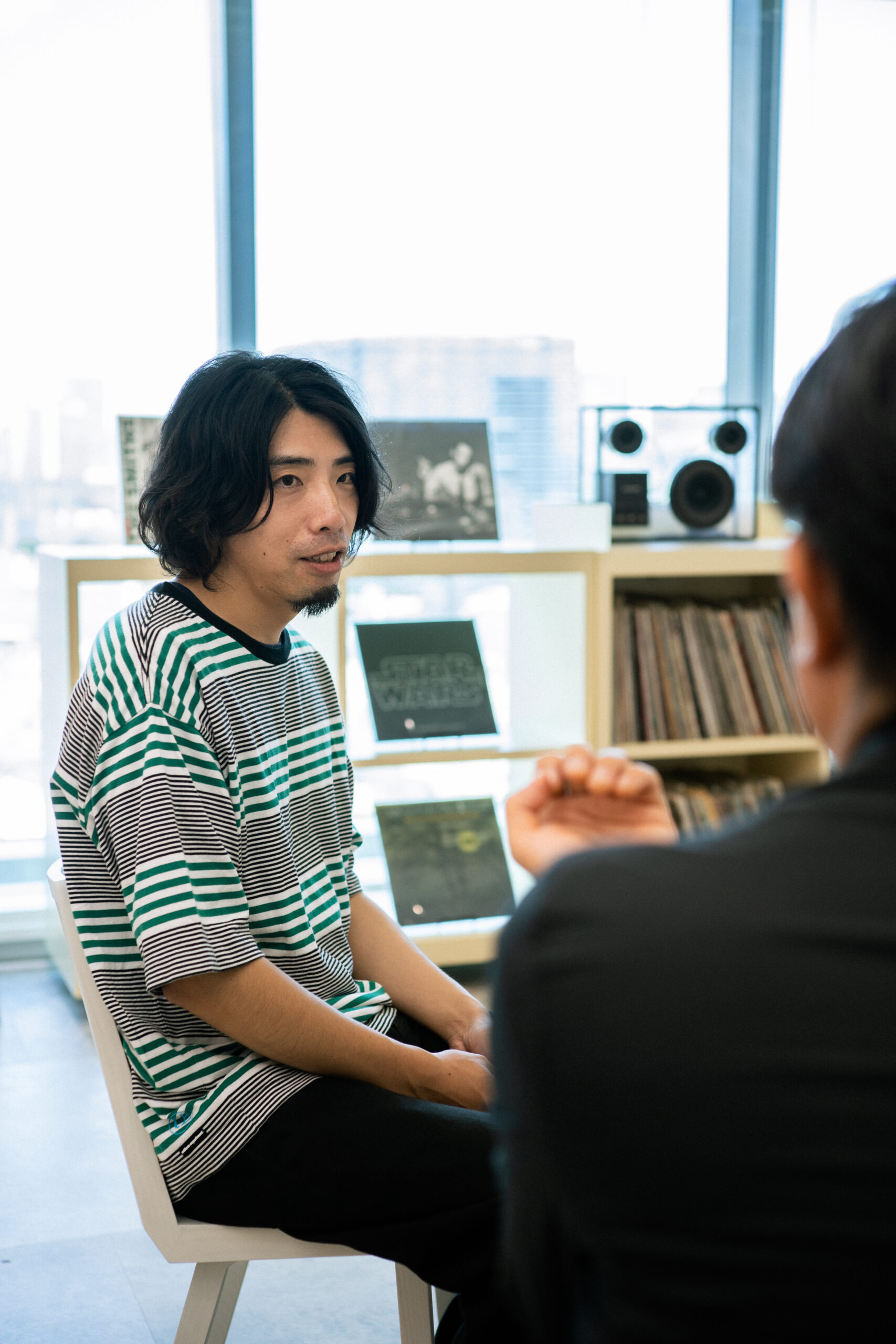 鍵はバーチャルとリアルのつながりに、亀田誠治×Ovall関口シンゴが語る変化と普遍性｜Bezzy[ベジー]｜「人の魅力」にフォーカスしたエンタメメディア