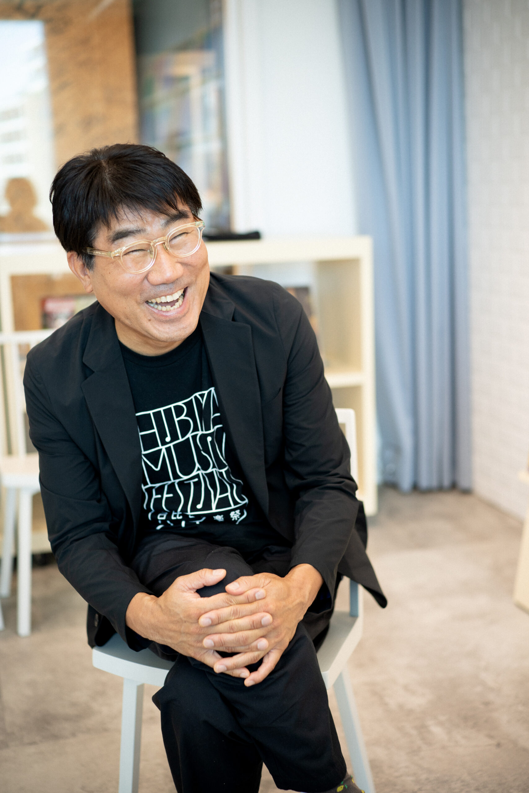 鍵はバーチャルとリアルのつながりに、亀田誠治×Ovall関口シンゴが語る変化と普遍性｜Bezzy[ベジー]｜「人の魅力」にフォーカスしたエンタメメディア