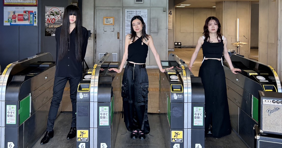 羊文学、『呪術廻戦』「渋谷事変」記念特番で披露した「more than words」ライブ映像公開｜Bezzy[ベジー]｜アーティストをもっと好きになるエンタメメディア