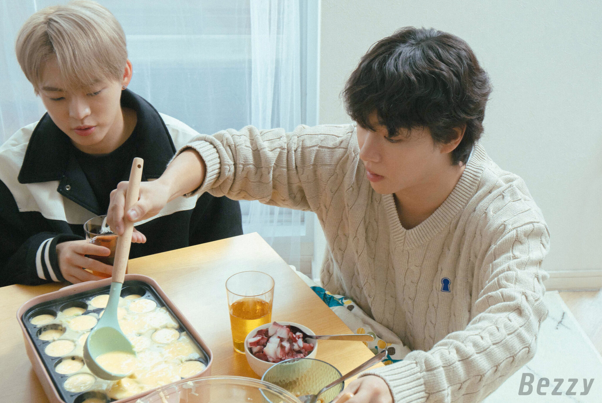 こたつとみかんとONFと、大満足の“初たこパ”｜Bezzy[ベジー]｜アーティストをもっと好きになるエンタメメディア