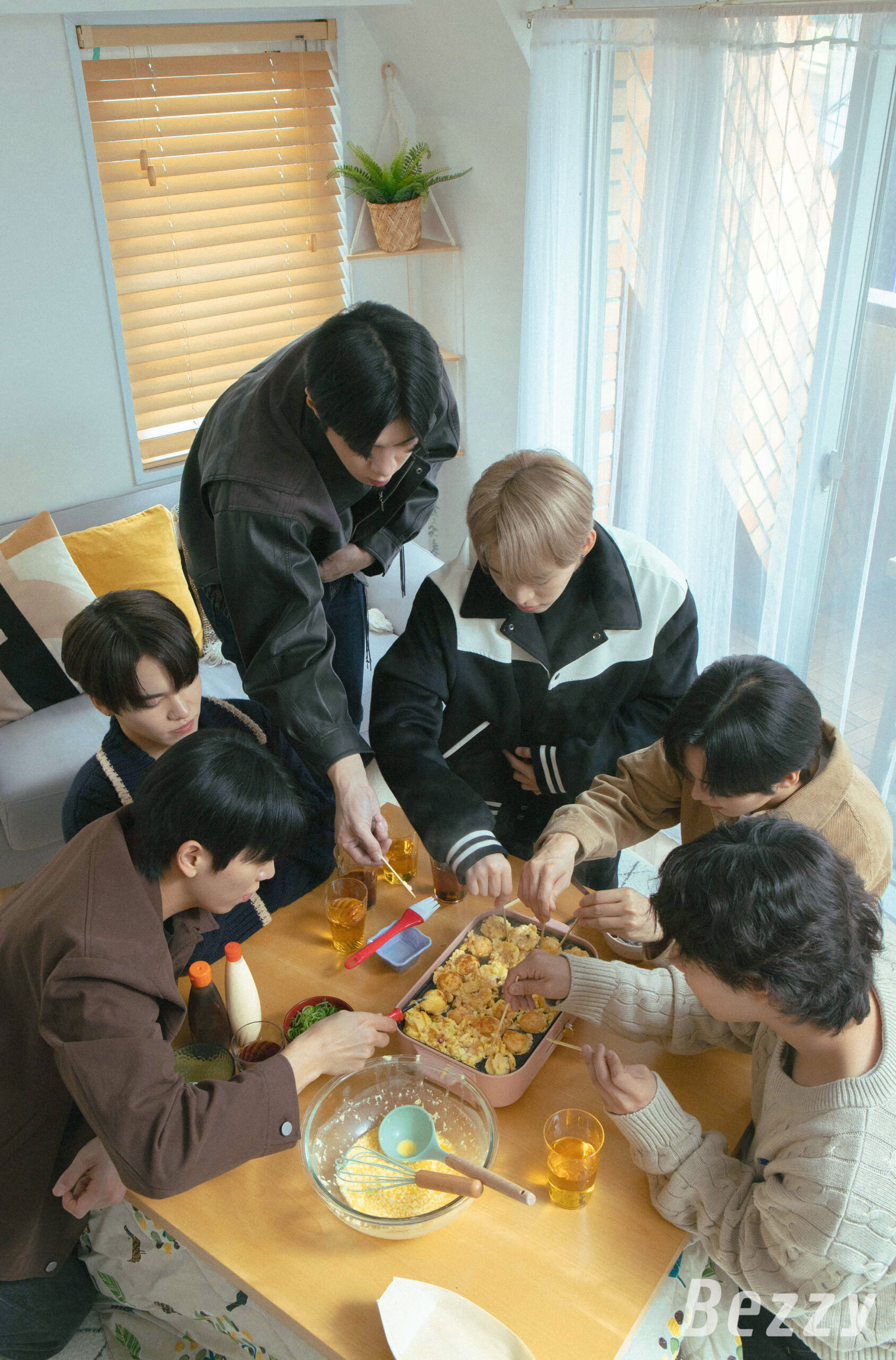 こたつとみかんとONFと、大満足の“初たこパ”｜Bezzy[ベジー]｜アーティストをもっと好きになるエンタメメディア