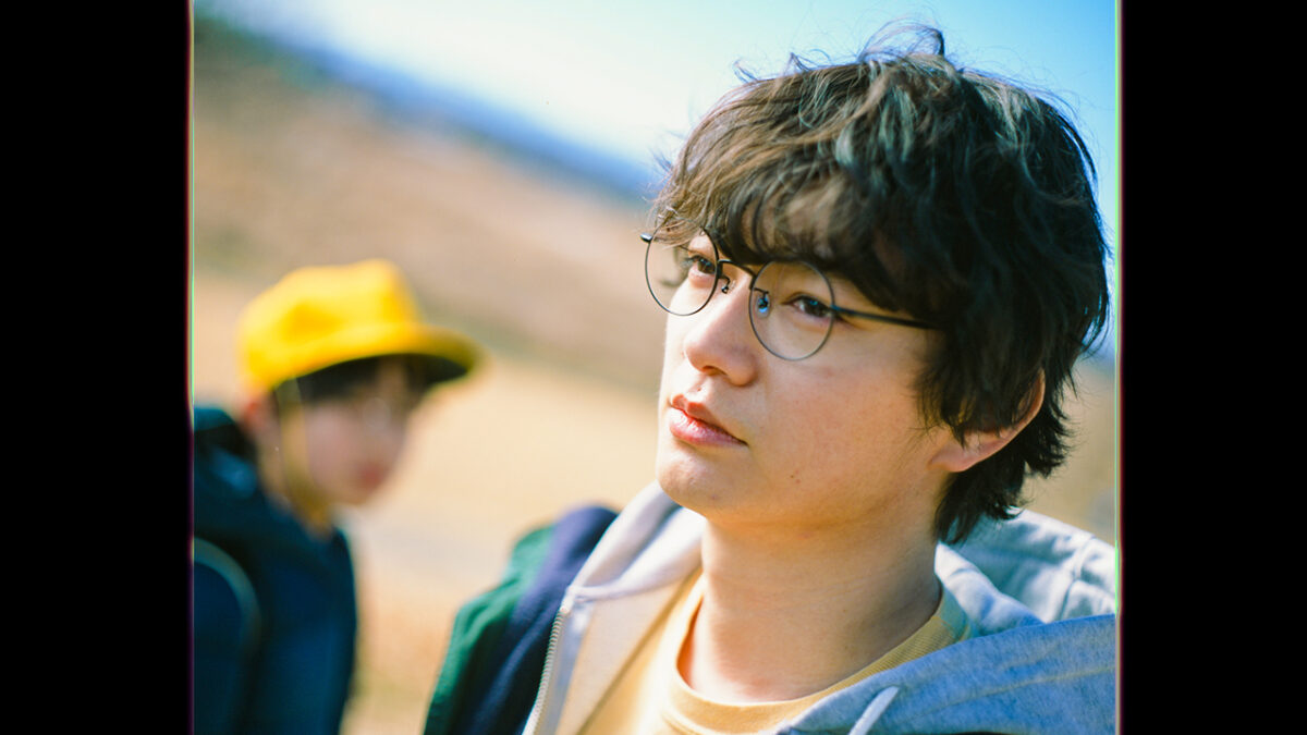 Vaundy「タイムパラドックス」MV公開、“過去の自分を助ける”映像作品を本人が監督｜Bezzy[ベジー]｜アーティストをもっと好きになるエンタメメディア