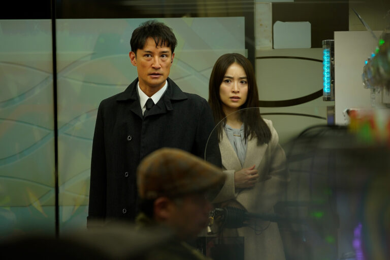 松岡昌宏主演『連続ドラマW 密告はうたう2』予告解禁、一通の密告書が“ジンイチ”を追い詰める｜Bezzy[ベジー]｜アーティストをもっと好きになるエンタメメディア