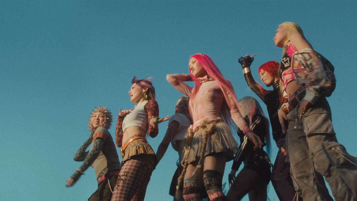 XGと一緒に“感覚異常”を、2ndミニアルバムの先行曲第2弾「IYKYK」MV公開｜Bezzy[ベジー]｜アーティストをもっと好きになるエンタメメディア