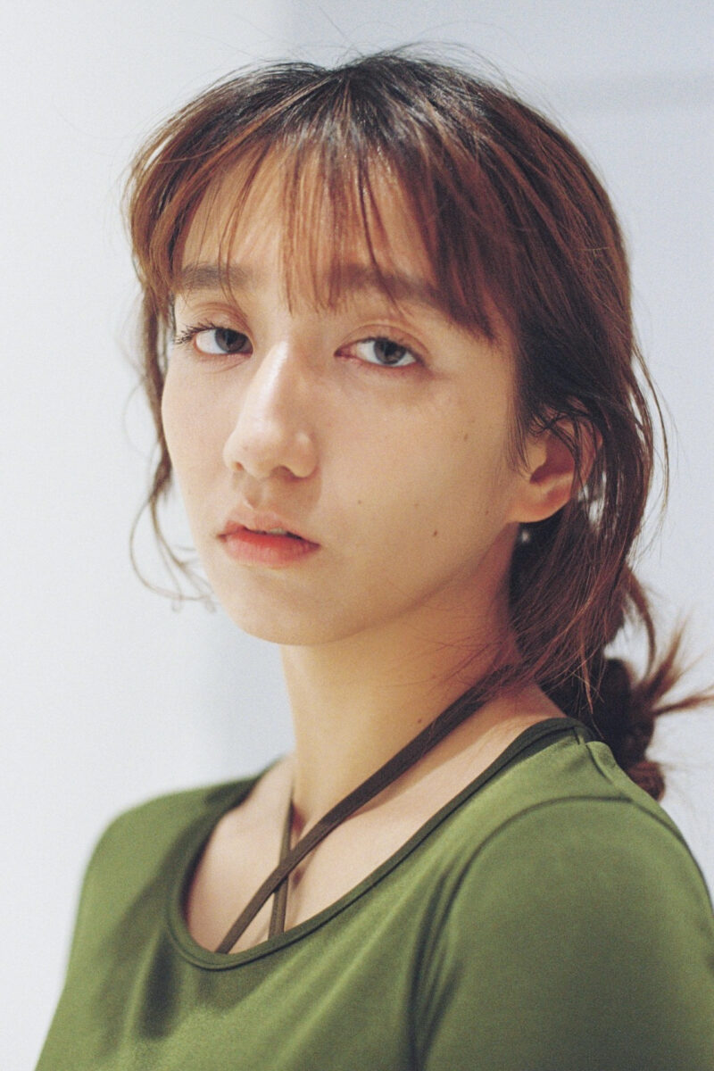 “憧れの作品”に挑む同世代の同志、佐久間由衣＆長井短が深めあう舞台愛｜Bezzy[ベジー]｜「人の魅力」にフォーカスしたエンタメメディア