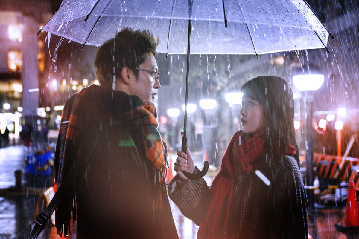 三山凌輝×久保史緒里『誰よりもつよく抱きしめて』本予告解禁、波乱を予感させる新場面写真も｜Bezzy[ベジー]｜アーティストをもっと好きになるエンタメメディア