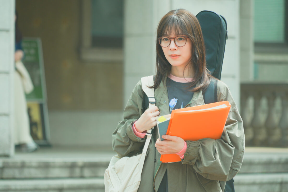 演技初挑戦のmiletが俳優としての魅力を開花、映画『知らないカノジョ』新場面写真解禁｜Bezzy[ベジー]｜「人の魅力」にフォーカスしたエンタメメディア