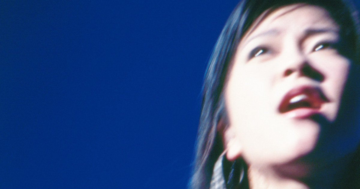 宇多田ヒカル「 LIVE CHRONICLES」全ジャケット公開、当時のライブスチールから初出し写真も｜Bezzy[ベジー]｜アーティストをもっと好きになるエンタメメディア