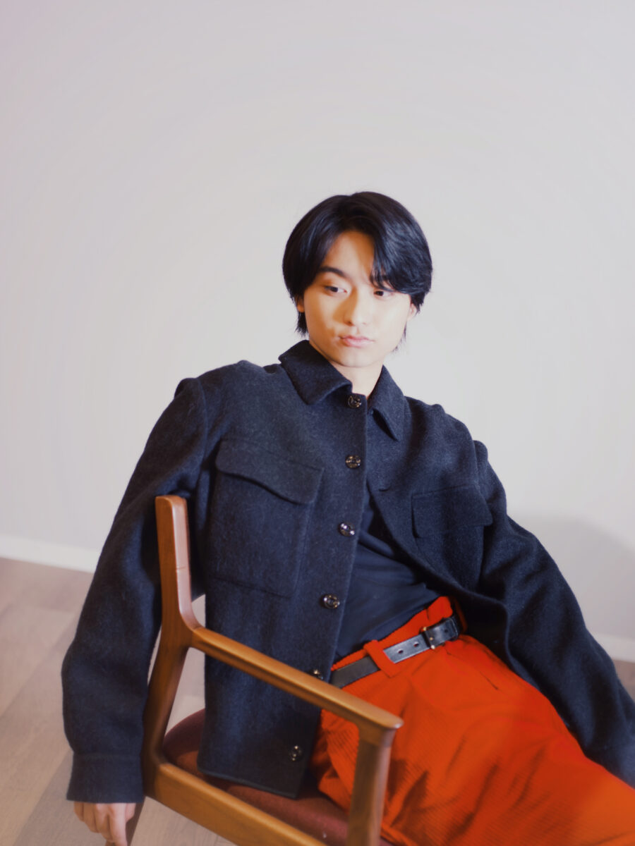 奥平大兼が“18歳”に思うこと、未来の自分に期待する大人像とは｜Bezzy[ベジー]｜アーティストをもっと好きになるエンタメメディア