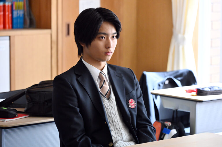 奥平大兼が“18歳”に思うこと、未来の自分に期待する大人像とは｜Bezzy[ベジー]｜アーティストをもっと好きになるエンタメメディア