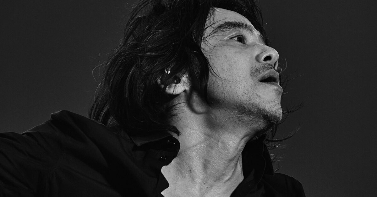 宮本浩次、TVアニメ『トリリオンゲーム』書き下ろしOP曲「over the top」MV公開｜Bezzy[ベジー]｜アーティストをもっと好きになるエンタメメディア