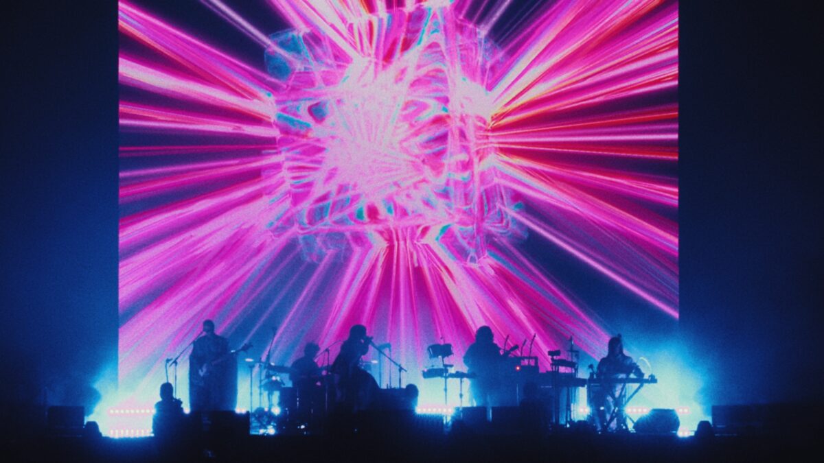 Kroi初アリーナワンマンから「Hyper」ライブ映像公開、様々なアングルから会場の熱気を映し出す｜Bezzy[ベジー]｜アーティストをもっと好きになるエンタメメディア