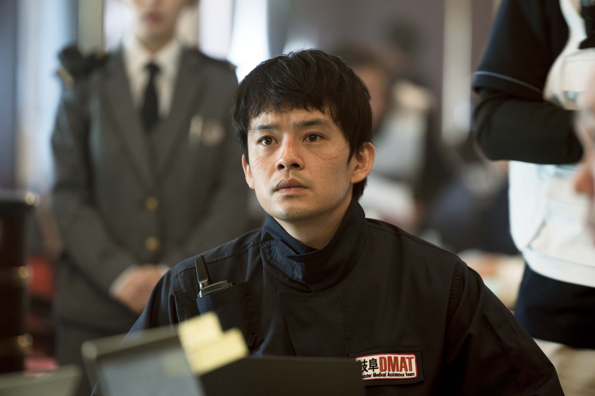 小栗旬×松坂桃李×窪塚洋介×池松壮亮共演『フロントライン』特報予告＆ポスター解禁、6月公開へ｜Bezzy[ベジー]｜アーティストをもっと好きになるエンタメメディア