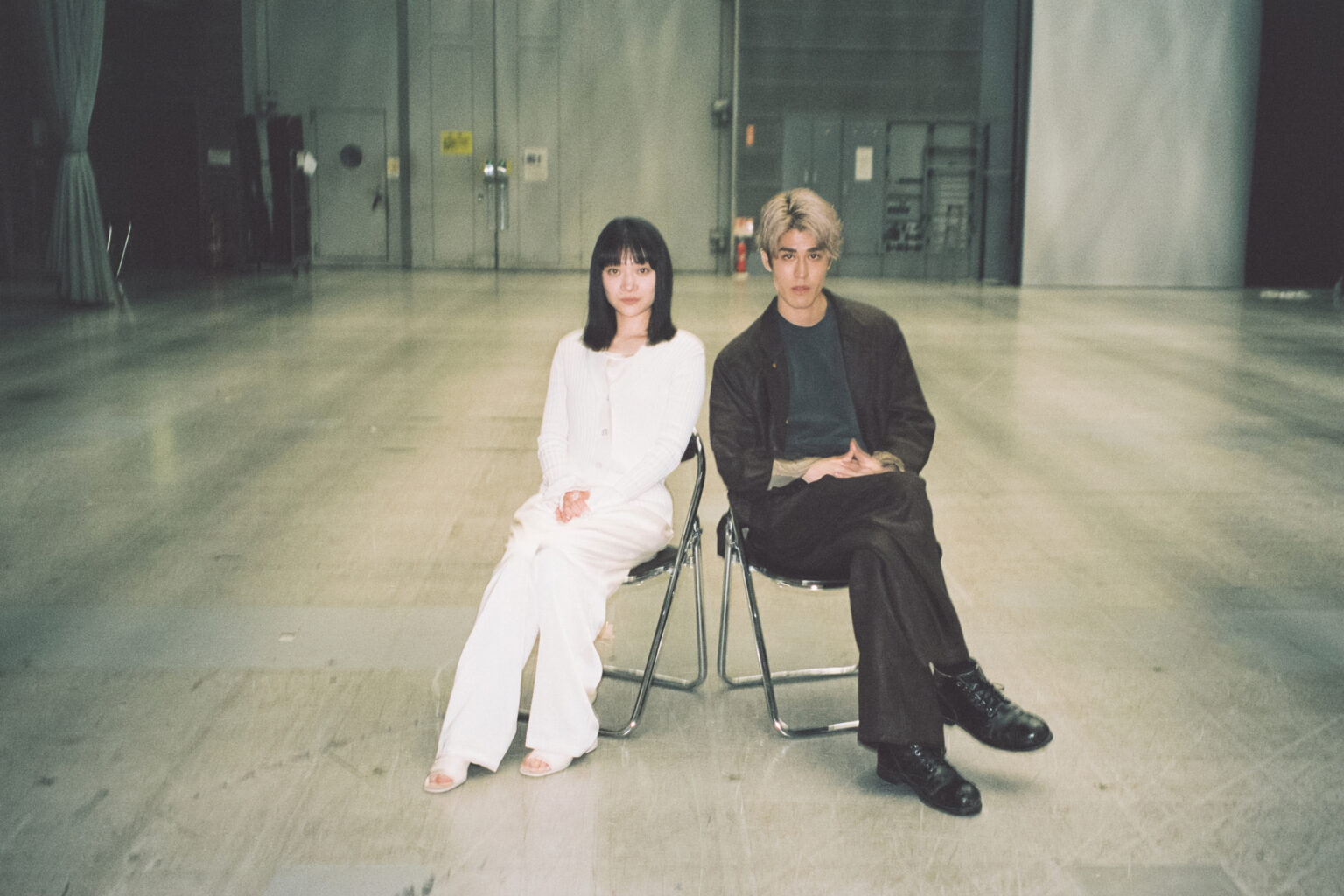 寛一郎と三浦透子が認め合う“変わらなさ” 2人がSF作品を通じて現代に差し伸べたもの｜Bezzy[ベジー]｜アーティストをもっと好きになるエンタメメディア