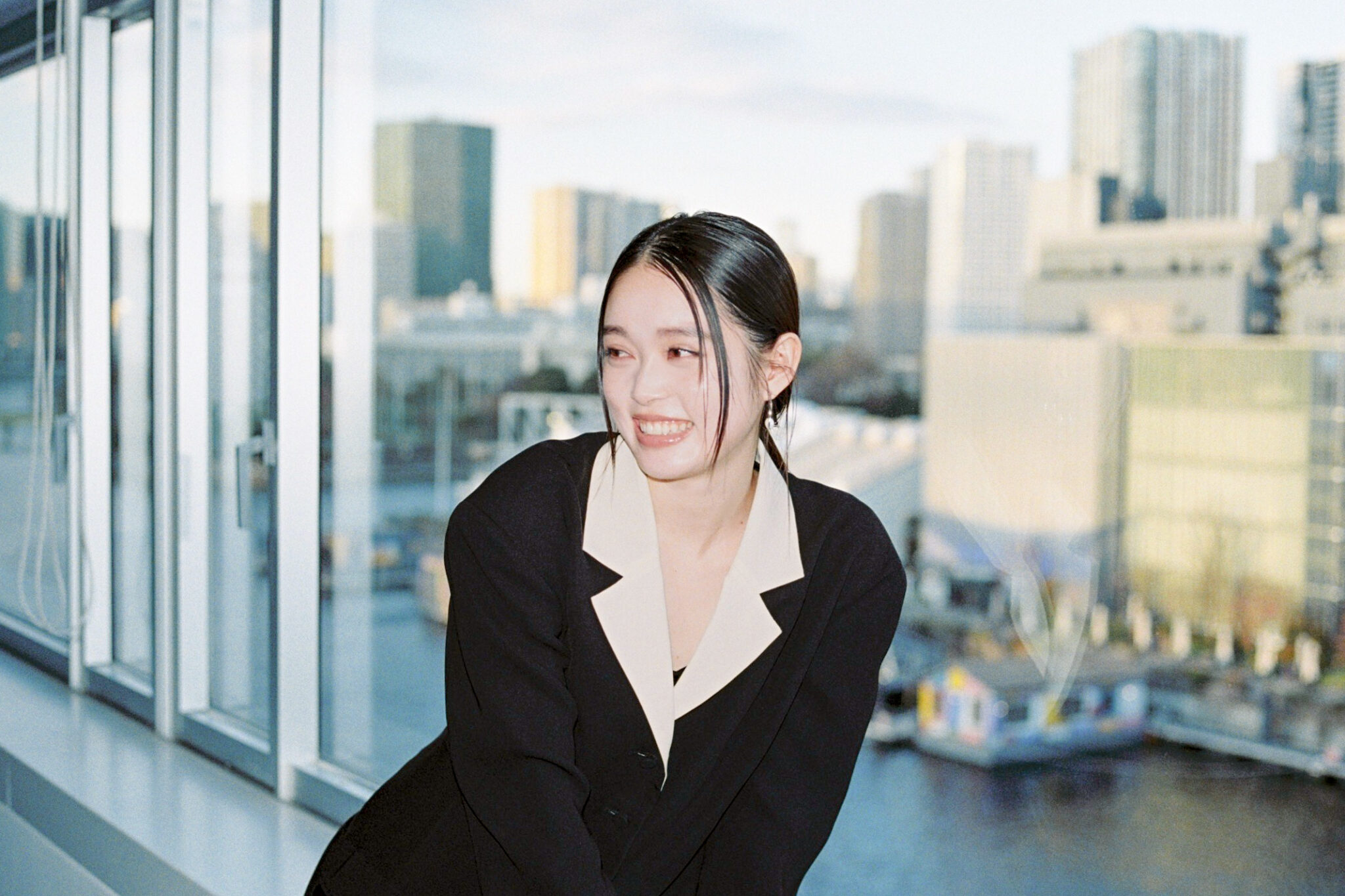 髙石あかりにとって揺るがない「守る」の定義 律し合える存在に伝えたい想いとは｜Bezzy[ベジー]｜アーティストをもっと好きになるエンタメメディア