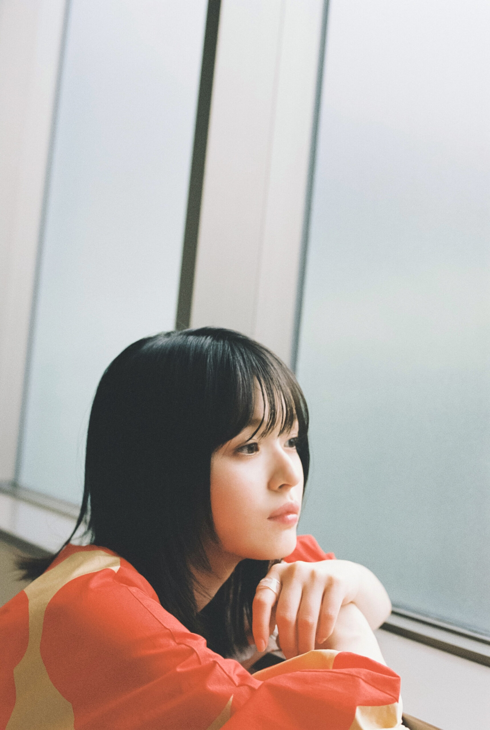 “等身大”を楽しむ芸歴17年の18歳、豊嶋花の演技力をつかさどる「共感性」とは｜Bezzy[ベジー]｜アーティストをもっと好きになるエンタメメディア