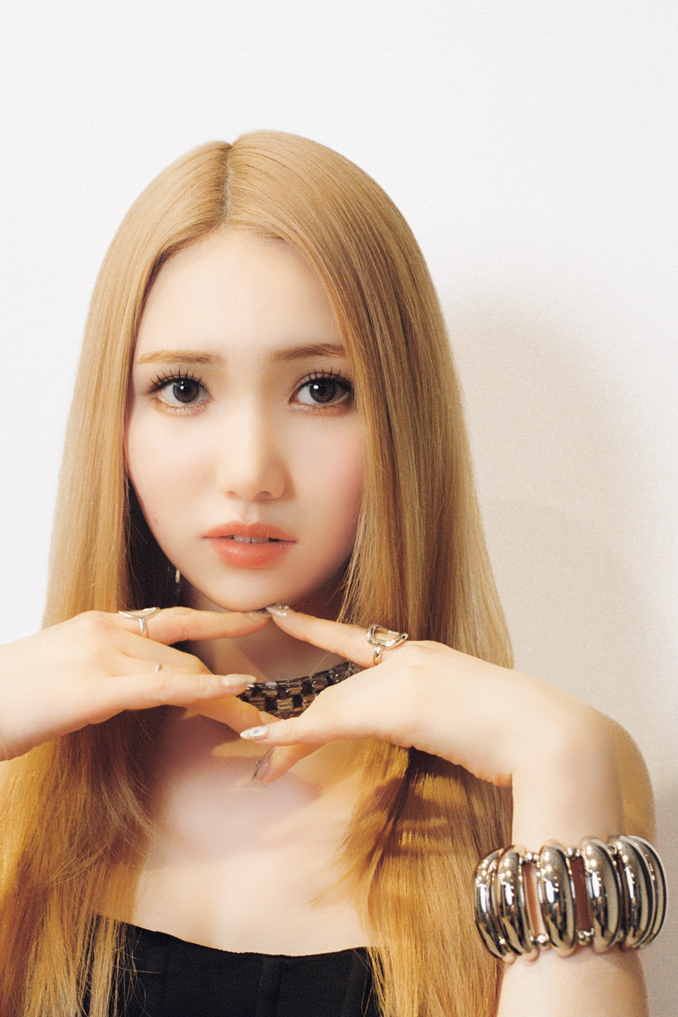 IS:SUEが1年で磨いたアイデンティティ さらなる強さを纏い「より価値のある存在」に｜Bezzy[ベジー]｜アーティストをもっと好きになるエンタメメディア