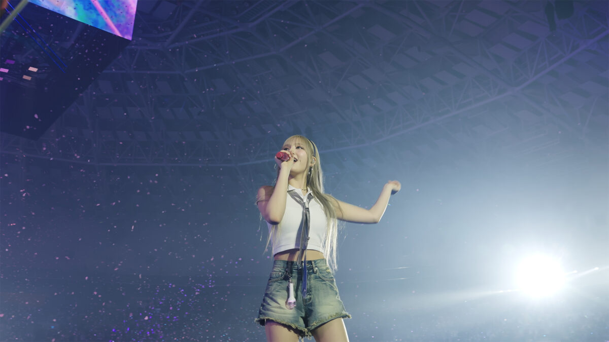 『IVE THE 1ST WORLD TOUR in CINEMA』日本独占カット解禁、輝く表情を堪能できる6点｜Bezzy[ベジー]｜アーティストをもっと好きになるエンタメメディア