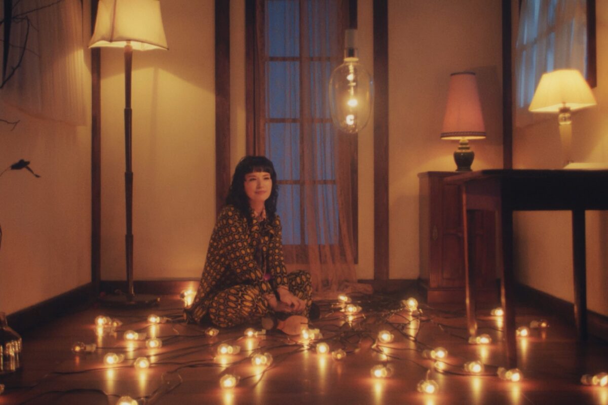 Superflyが“今”を自分に言い聞かすように歌う、Mrs. GREEN APPLEカバー「僕のこと」MV公開｜Bezzy[ベジー]｜アーティストをもっと好きになるエンタメメディア