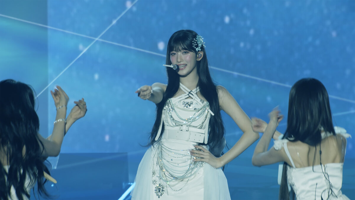 『IVE THE 1ST WORLD TOUR in CINEMA』日本独占カット解禁、輝く表情を堪能できる6点｜Bezzy[ベジー]｜アーティストをもっと好きになるエンタメメディア