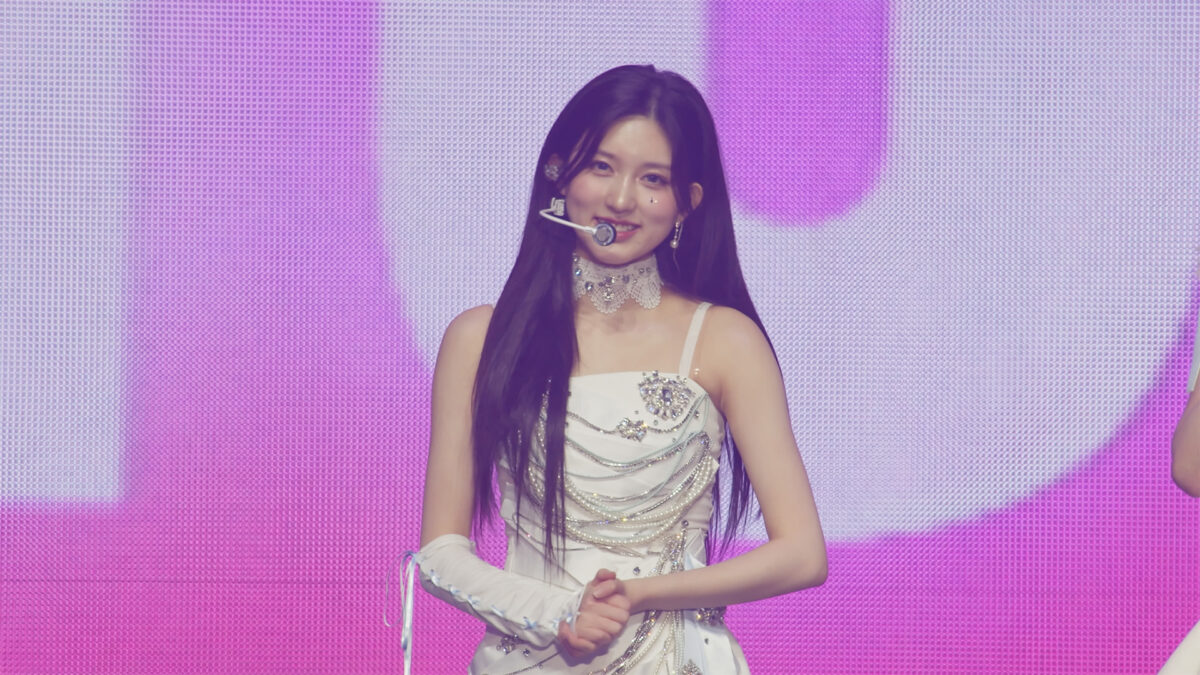 『IVE THE 1ST WORLD TOUR in CINEMA』日本独占カット解禁、輝く表情を堪能できる6点｜Bezzy[ベジー]｜アーティストをもっと好きになるエンタメメディア