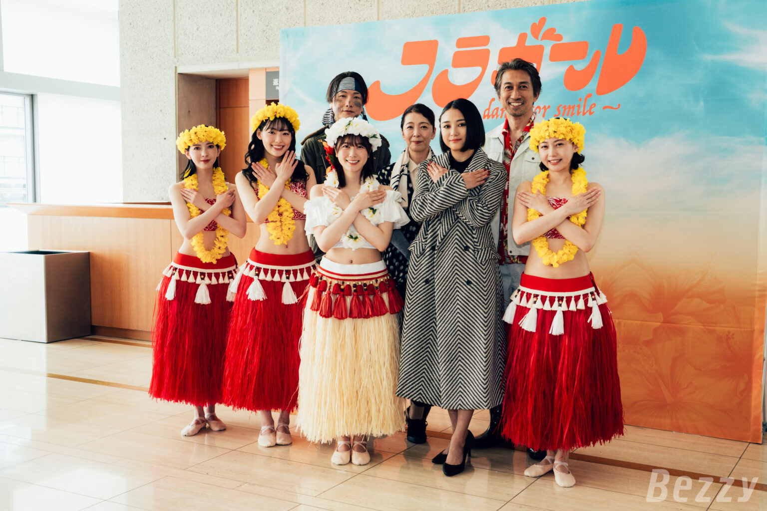 時代を超え、“道を切り開く”少女たちに胸が熱くなる 舞台『フラガール』がくれるエネルギー｜Bezzy[ベジー]｜「人の魅力」にフォーカスしたエンタメメディア