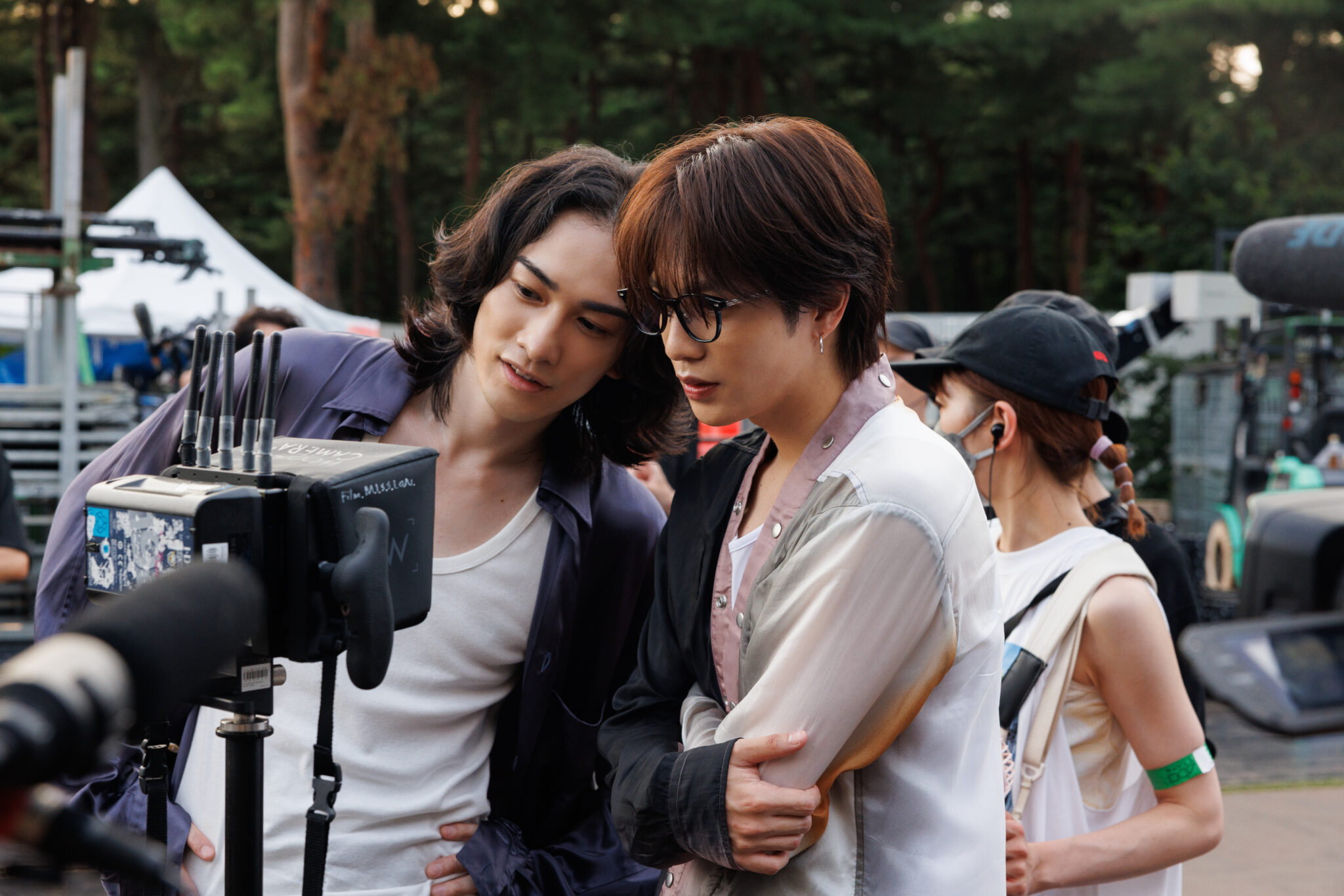 佐藤健ら“TENBLANK”の妥協なき撮影の裏側に迫った『グラスハート』メイキングムービー解禁｜Bezzy[ベジー]｜「人の魅力」にフォーカスしたエンタメメディア