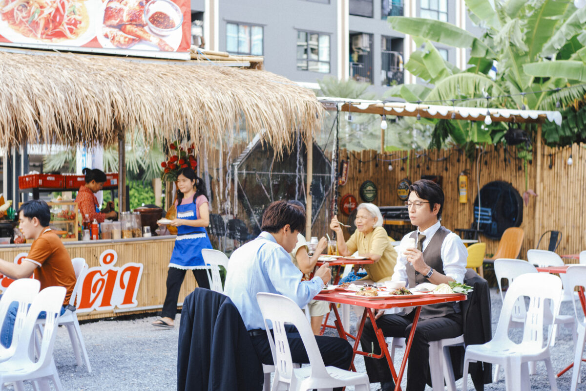 森崎ウィン×向井康二W主演『（LOVE SONG）』主人公2人の正反対な性格が伝わる場面写真解禁｜Bezzy[ベジー]｜「人の魅力」にフォーカスしたエンタメメディア