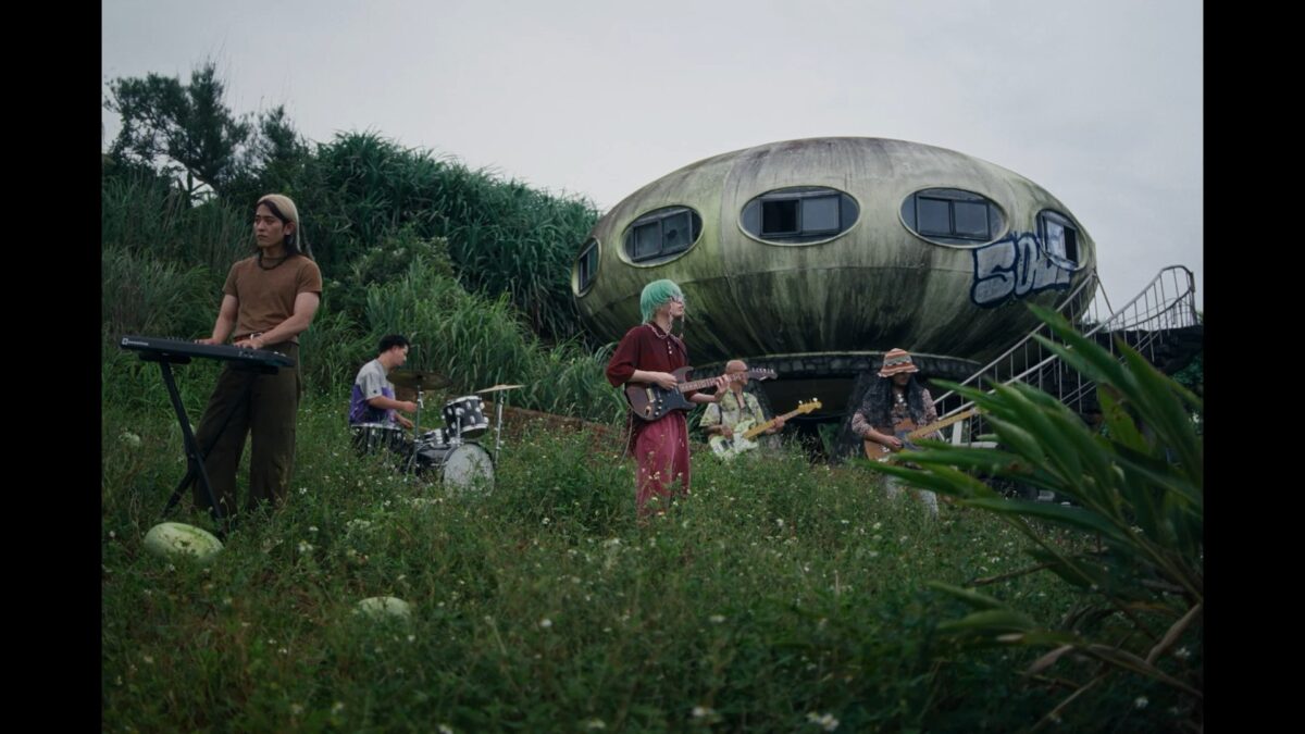 Kroi最新曲「HAZE」配信開始、同時公開のMVでは『九龍ジェネリックロマンス』の世界観を表現｜Bezzy[ベジー]｜「人の魅力」にフォーカスしたエンタメメディア