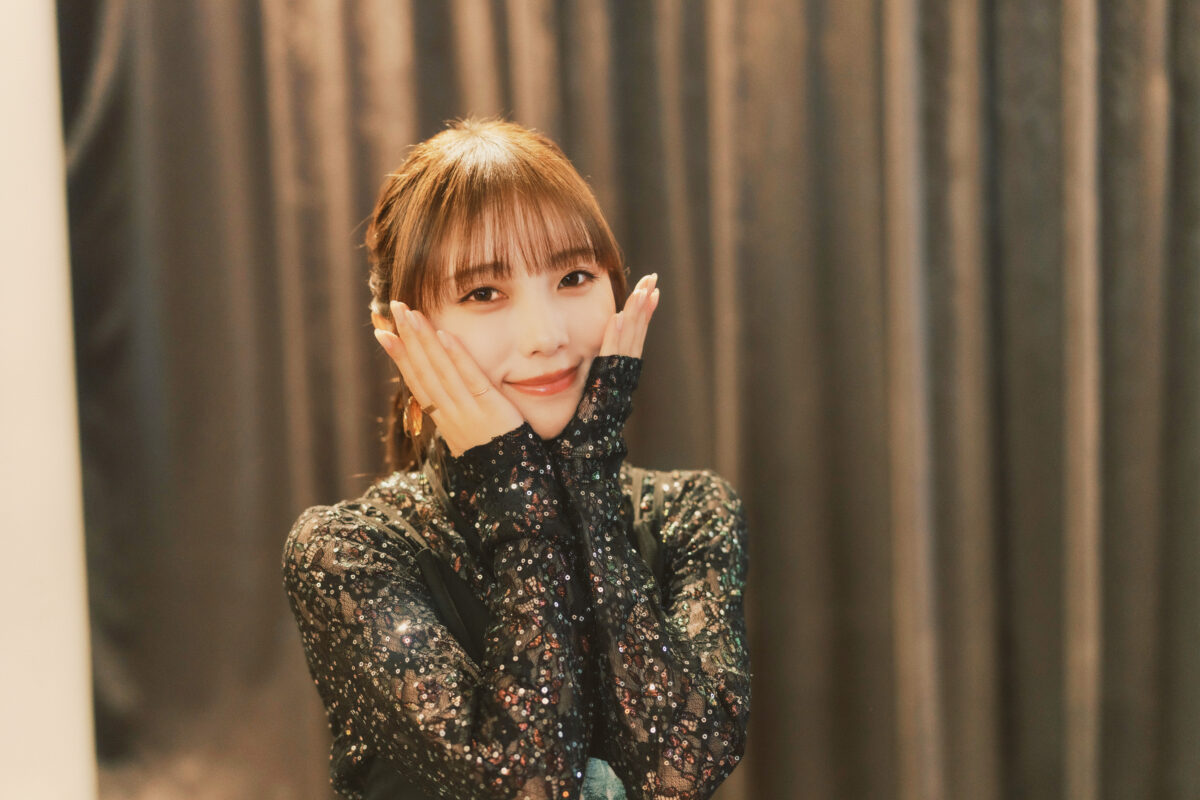 “規格外”が似合う与田祐希、最新の素顔とは？大人になって変えたこと・変わってしまったこと｜Bezzy[ベジー]｜「人の魅力」にフォーカスしたエンタメメディア